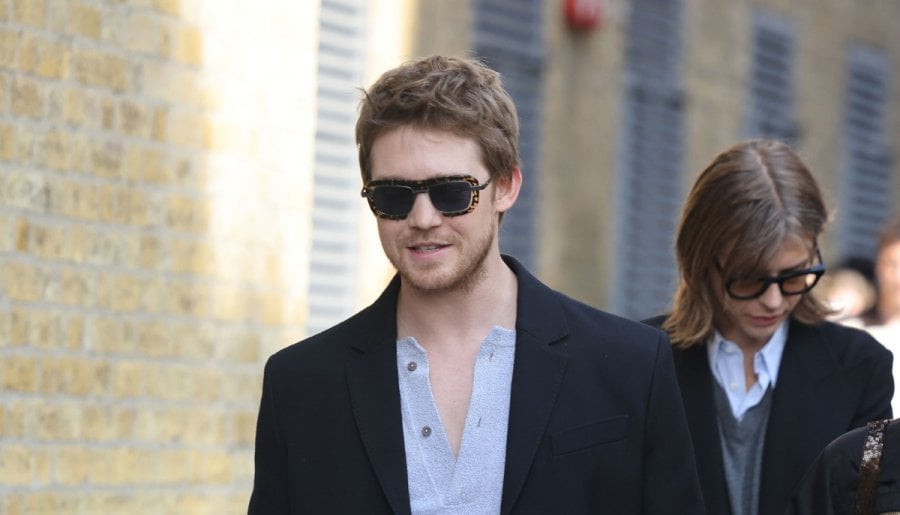 Joe Alwyn marks new milestone with girlfriend before Taylor Swift's wedding