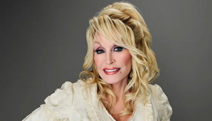 Dolly Parton marks special milestone with throwback video