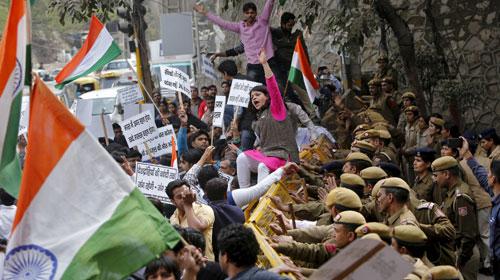 Indian students protest in thousands as govt cracks down on dissent