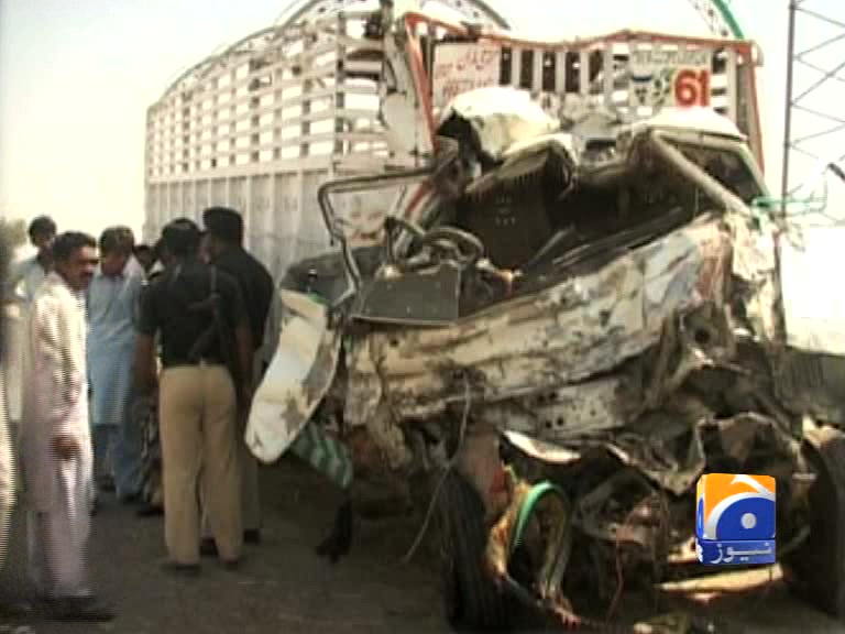 Road accident kills 11 in Jhang. | TV Shows - geo.tv