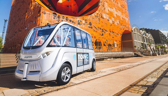 First test of driverless minibus in Paris