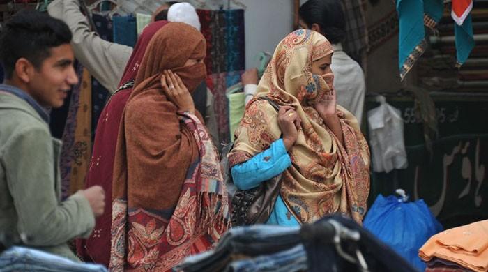 Pakistan radio show confronts ´endemic´ ogling of women