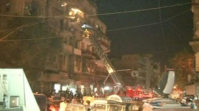 Residents vacate frail building in Karachi after owner assures compensation