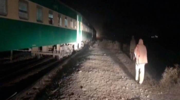 Peshawar-bound train derails near Bhakkar