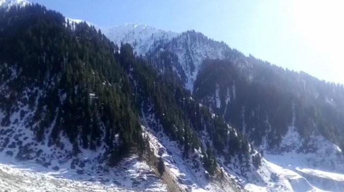 Pakistan receives first snowfall of the year