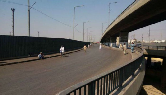 Karachi bridges new favourite spot of street criminals | Pakistan - Geo.tv