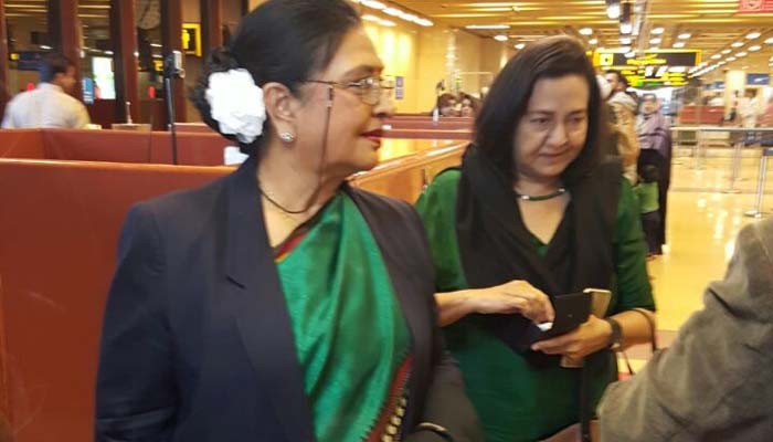 Film actress Shabnam arrives in Karachi | TV Shows - geo.tv