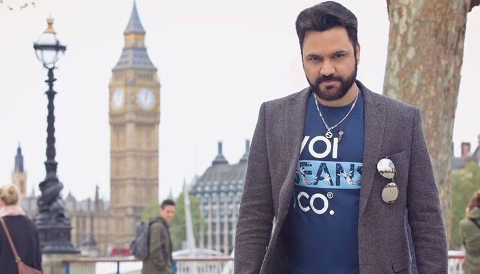 Yasir Akhtar, the singing sensation, is back with 'Aram Nal Kar ...