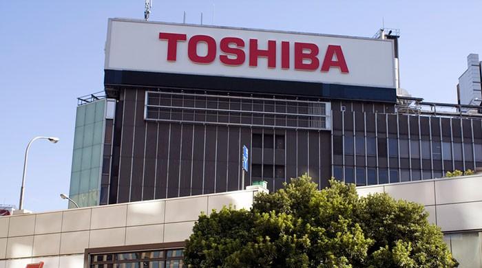 Toshiba dives on shock loss-reporting delay