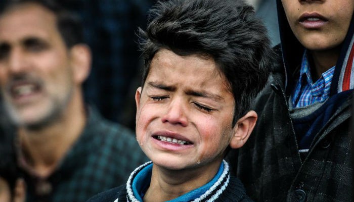 9-year-old crying at his friend’s funeral becomes the face of Kashmir ...