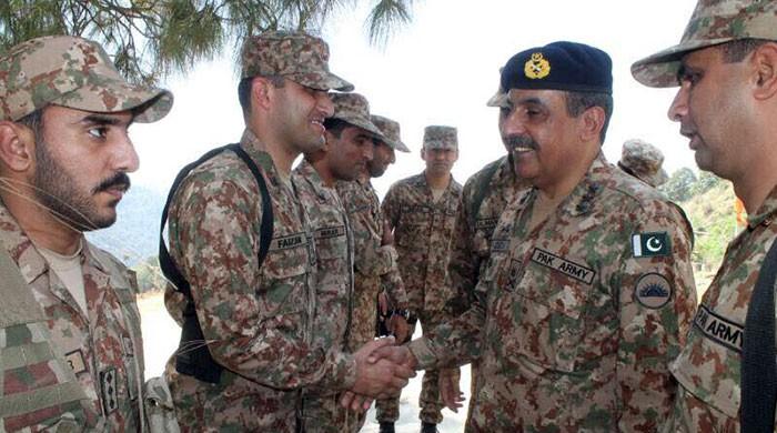 Commander 10 Corps visits troops deployed along LOC
