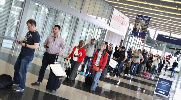 Chicago airport security under fire over United fiasco