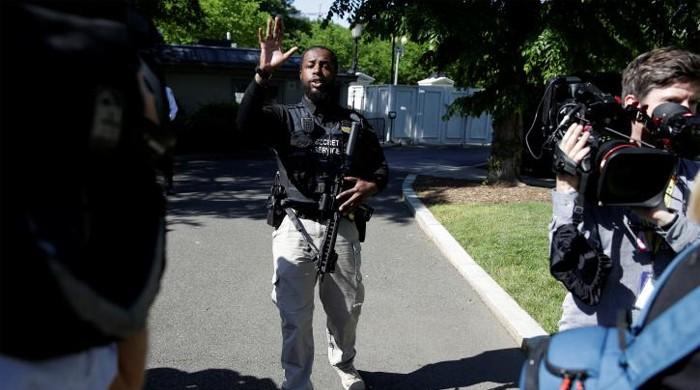 White House on lockdown after person jumps barrier: Secret Service ...