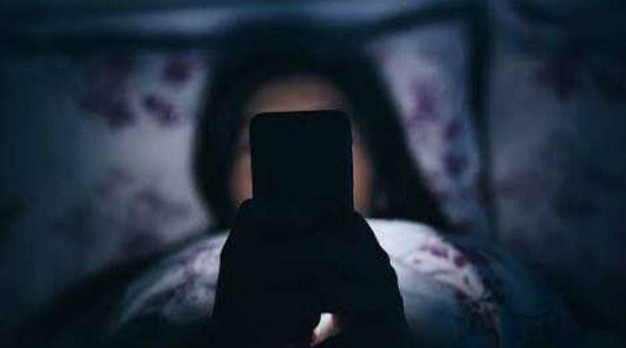 Teenagers' sleep quality and mental health at risk over late-night ...