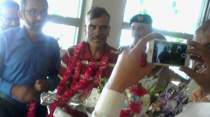Mountaineer Colonel (retd) Bhatti reaches Pakistan after scaling Mt Everest