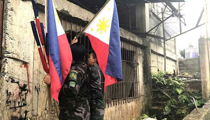 Blasts rock besieged city as Philippines marks independence day