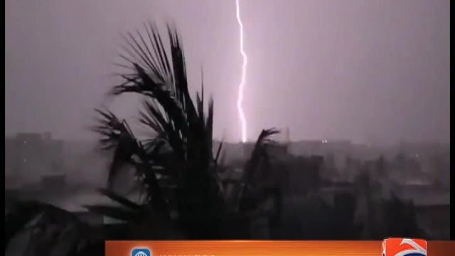 Incredible lightning caught on camera in Karachi | TV Shows - geo.tv