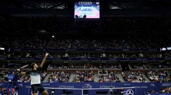 After two marathons Federer sprints into fourth round of US Open