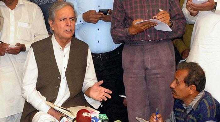 Javed Hashmi announces support for Kulsoom Nawaz in NA-120 by-election
