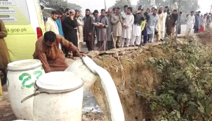 PFA seizes 115,000 litres of substandard milk in Lahore