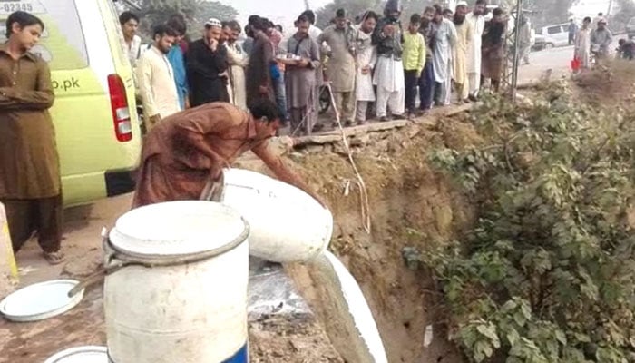 PFA seizes 115,000 litres of substandard milk in Lahore