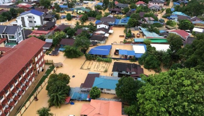 Flash floods kill five in Malaysia, army deploys to rescue thousands of ...