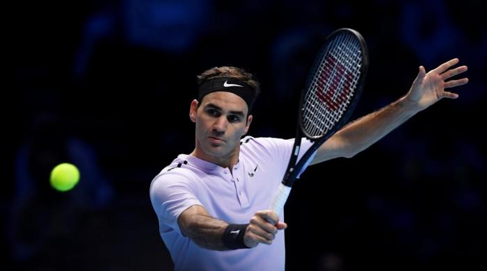 Federer leaves Sock standing in London opener