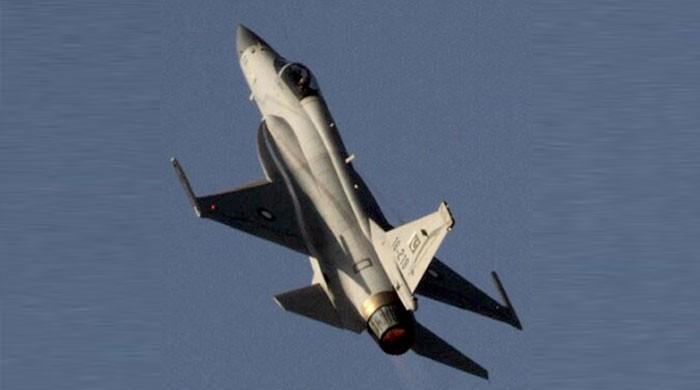 JF-17 Thunder dazzles spectators at Dubai Air Show