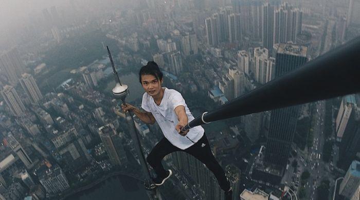 China warns against livestreaming after 'rooftopper' falls to death