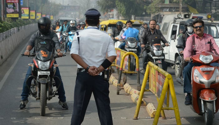 India's 'moonwalking' traffic cop turns heads