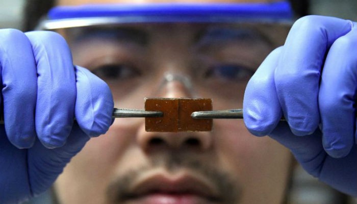 Self-healing glass: a cracking discovery from Japan