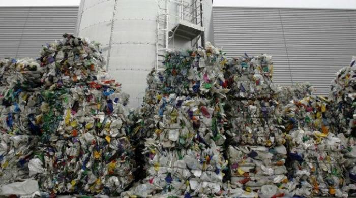 UK plans to eliminate avoidable plastic waste by 2042