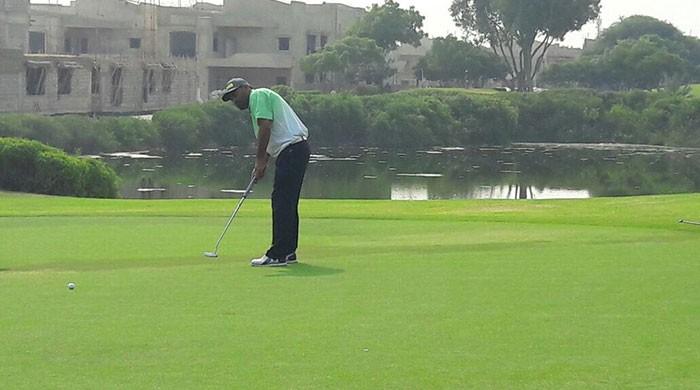 Rashid D Habib golf: Shabbir stays on top of leaders' board on day 2