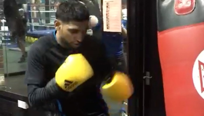 Boxer Amir Khan returns to training for upcoming fight
