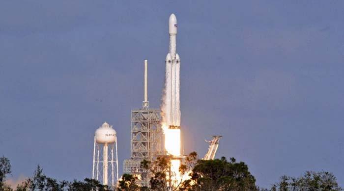 World's biggest rocket soars toward Mars after perfect launch