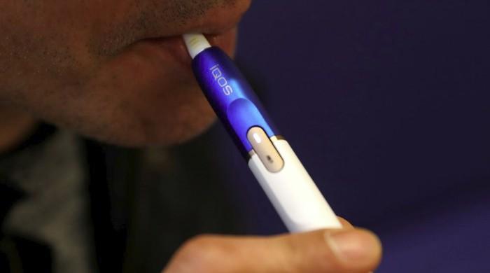 UK experts urge smokers to switch to e-cigs for big health gains UK experts urge smokers to switch to e-cigs for big health gains