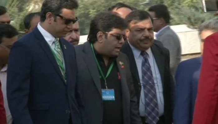 Sessions court awaits Axact CEO, wife in fake degrees case | Pakistan ...