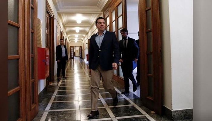 Greek PM makes small changes to cabinet, keeps finance, foreign ministers