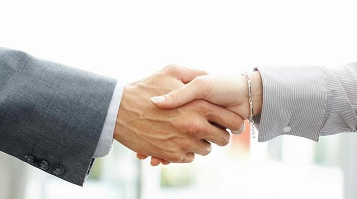 Muslim couple denied Swiss citizenship over handshake refusal