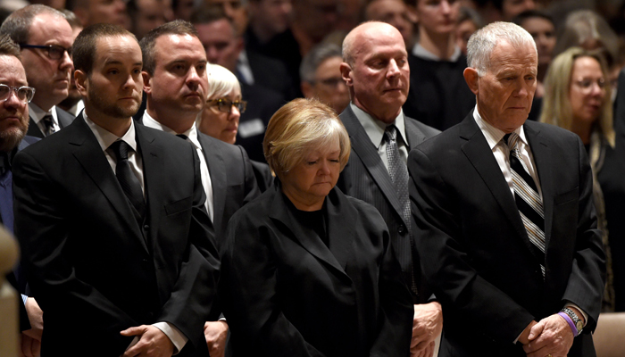 US student Matthew Shepard, victim of homophobic violence, laid to rest ...