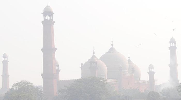 In pictures: Smog chokes Punjab | Pakistan - Geo News