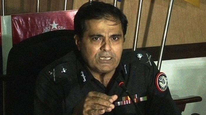 Karachi police chief visits port, Keamari, Sea View to review security