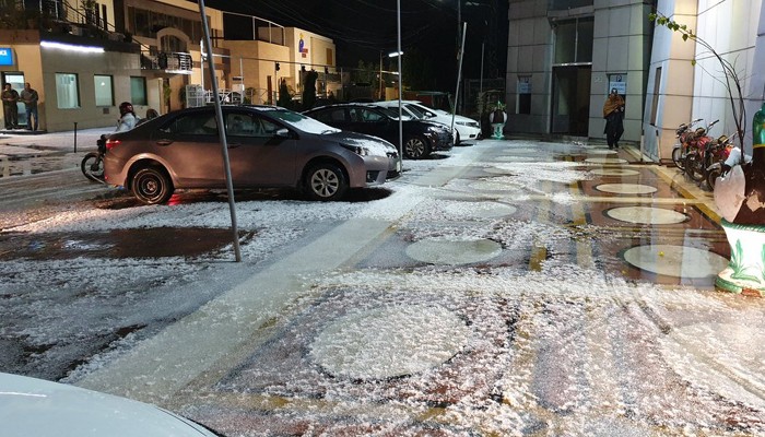 Rain, hailstorm lash Lahore