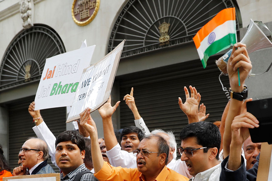 IN PICTURES: Protest in UK against India's brutalities, revocation of ...