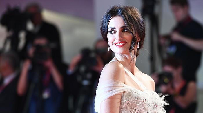 Penelope Cruz says tech driving anxiety, making 'our brains explode'
