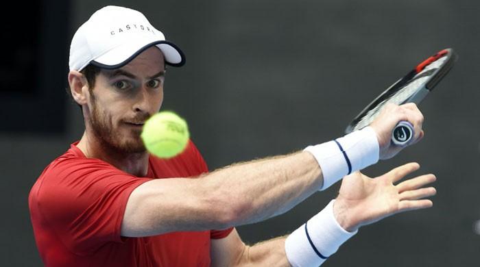 Murray reaches Beijing quarters — and celebrates with a snooze