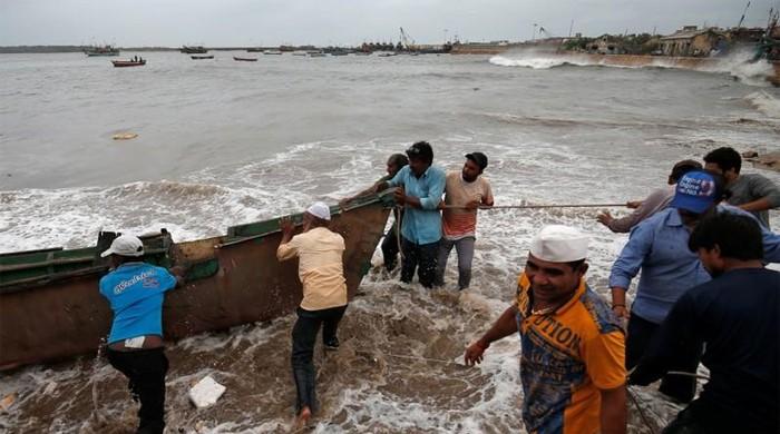 'Kyarr' transforms into super cyclone, likely to lash Sindh with rain ...