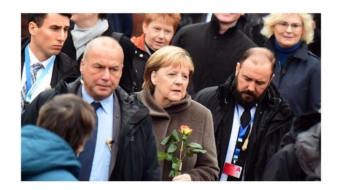 Berlin Wall anniversary: Merkel urges Europe to defend freedom