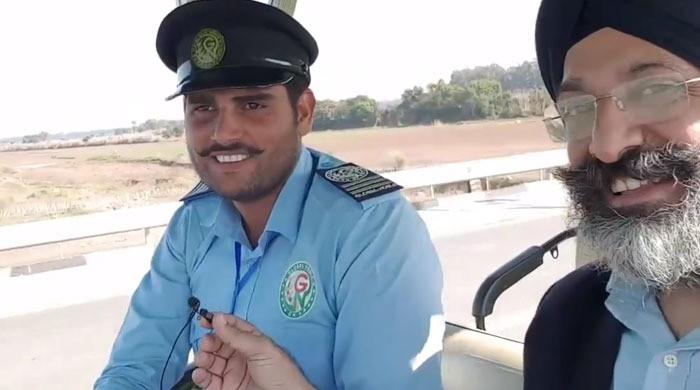 Exchange between Pakistani bus driver, Indian journalist melts hearts ...