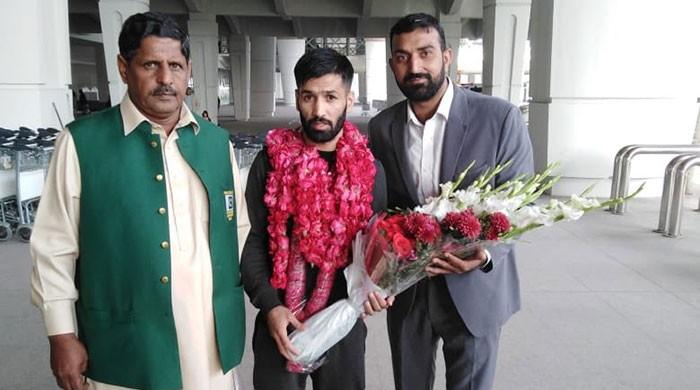 Boxer Muhammad Waseem returns home to hero's welcome